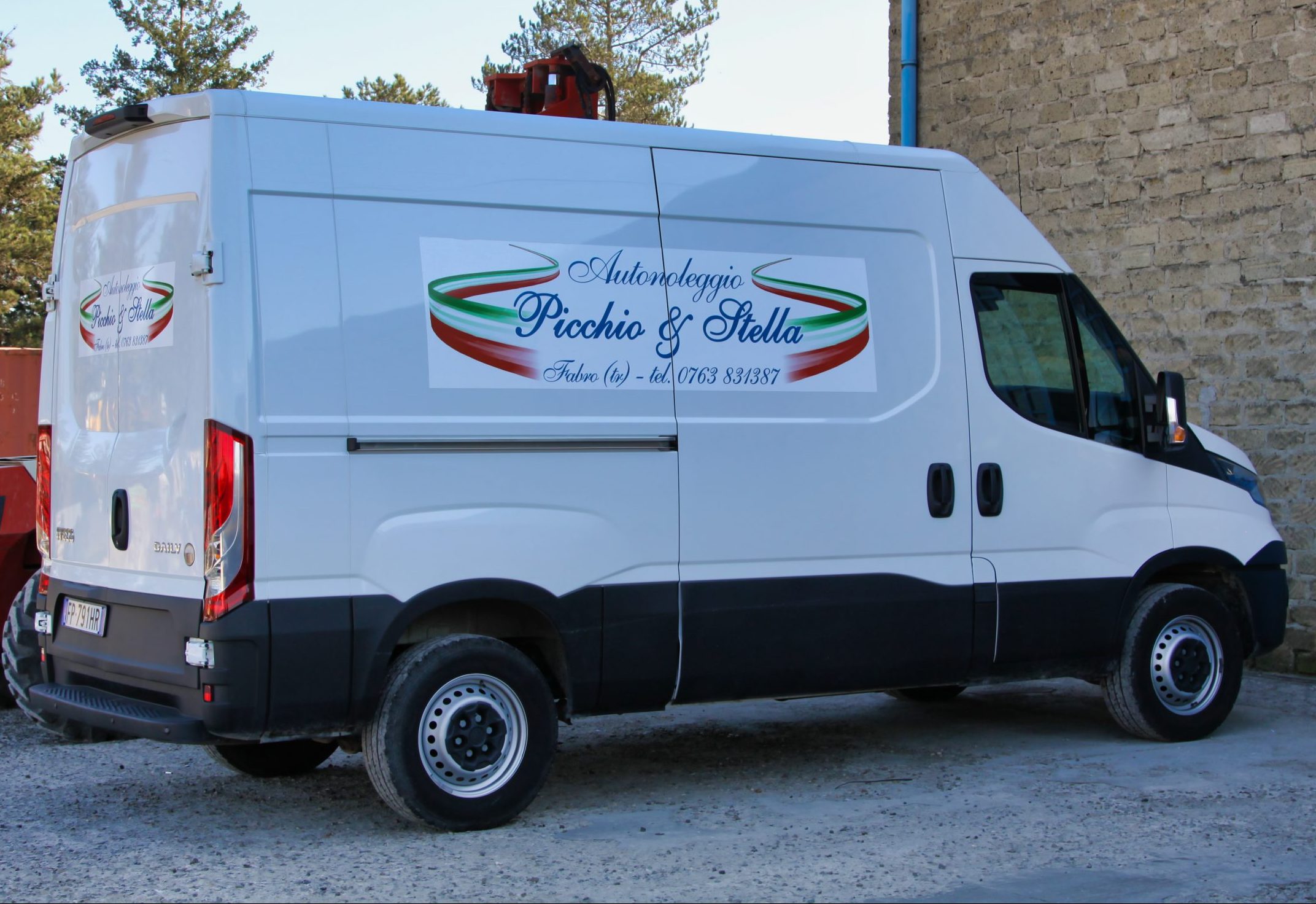 Noleggio auto, furgoni, van e scooter - Picchio e Stella - Fabro (TR)